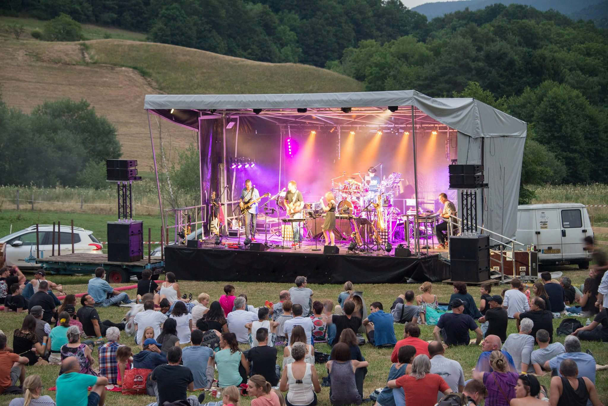 36 to 60m² stages - Moving Stage