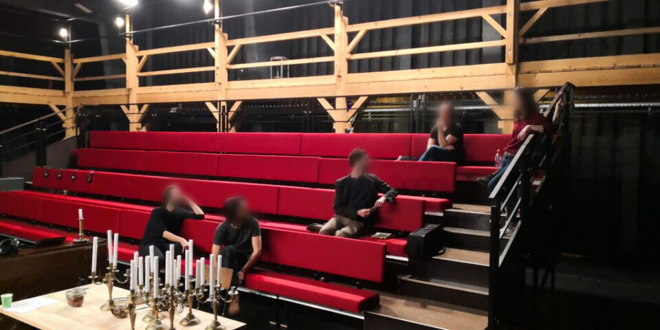 Moving stage, podium et gradin mobile, scènes fixes, praticables.